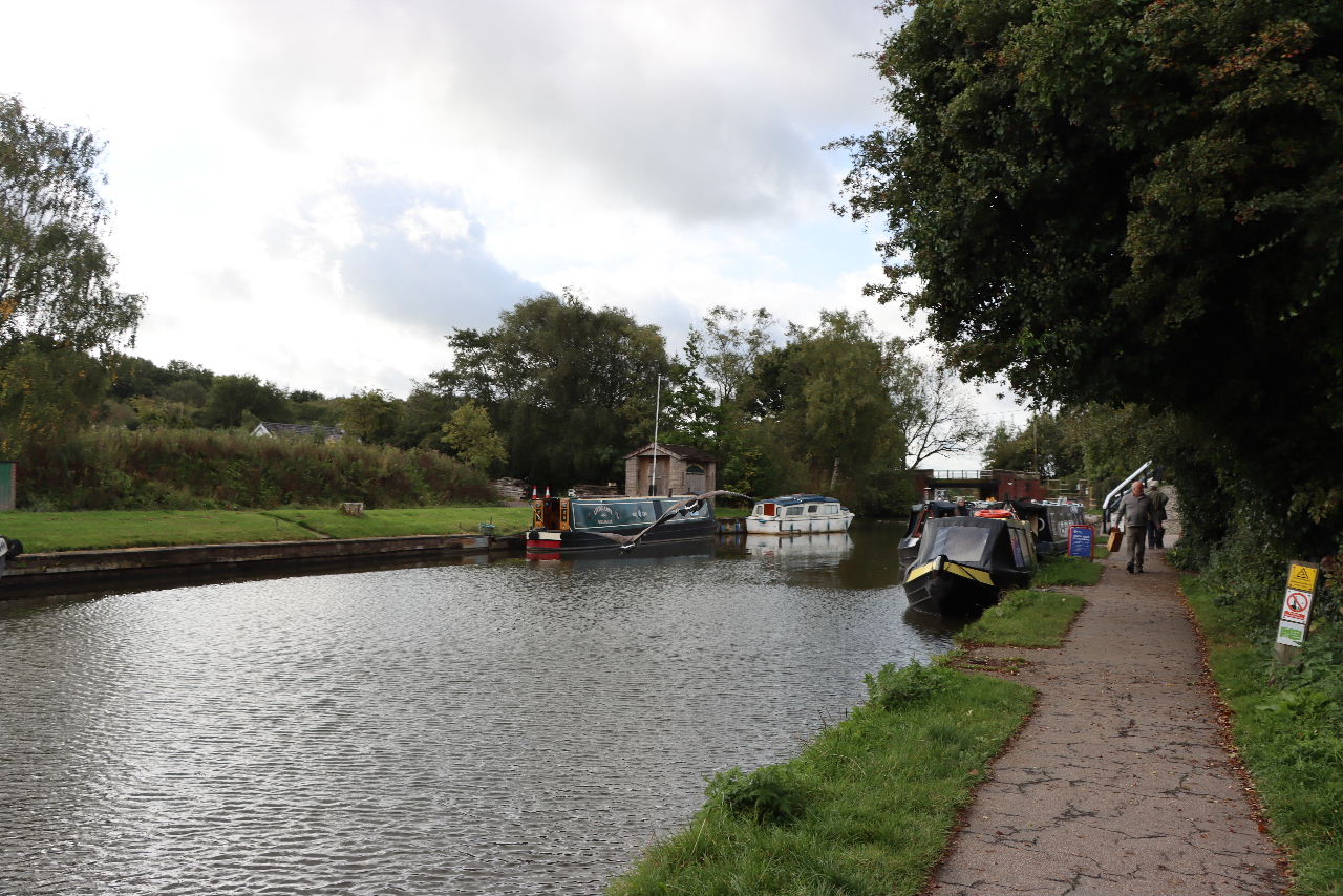 Macclesfield Canal walk - rainy city photo blog